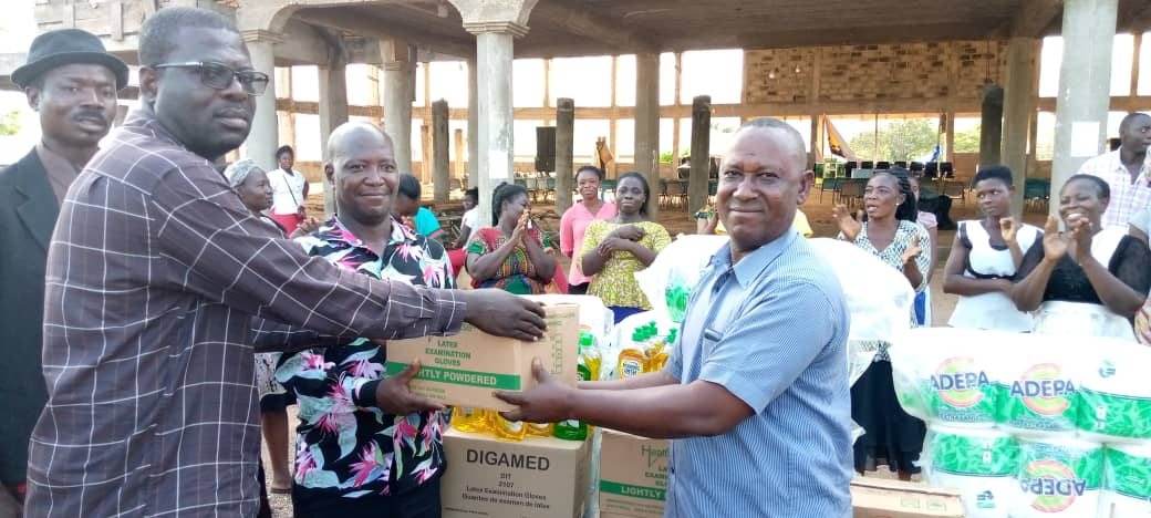 Bibiani Estate Assembly presents GHC5000 to help fight COVID-19 – Raw Gist
