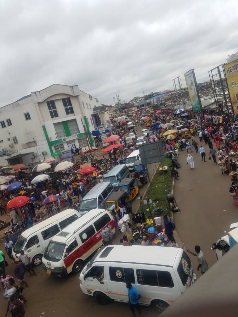 KMA, Petty Traders to regulate hawking activities in Kumasi – Raw Gist
